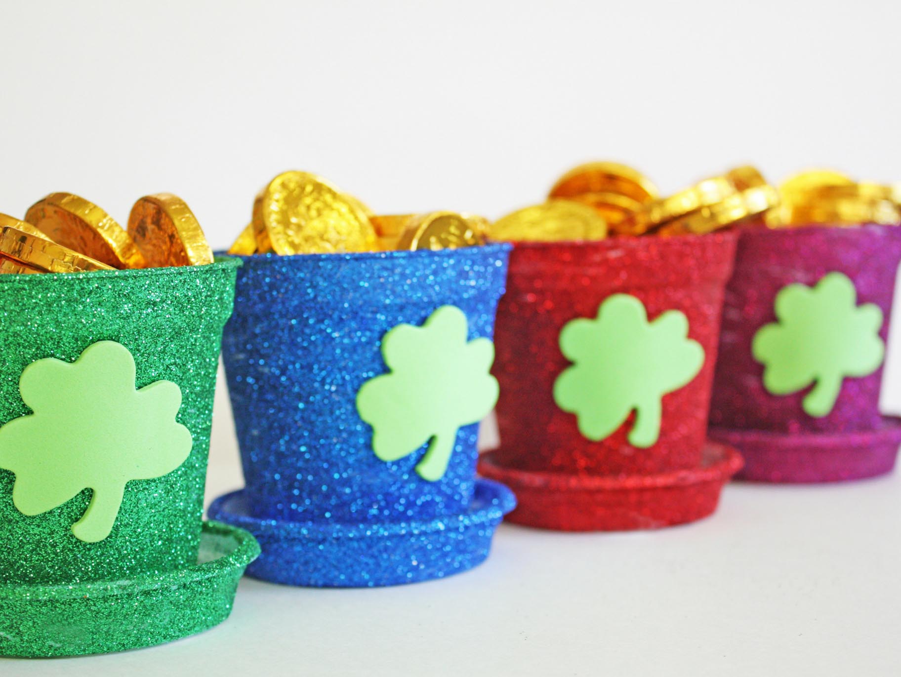 Glittery St. Patrick's Day Pots of Gold | Fun365