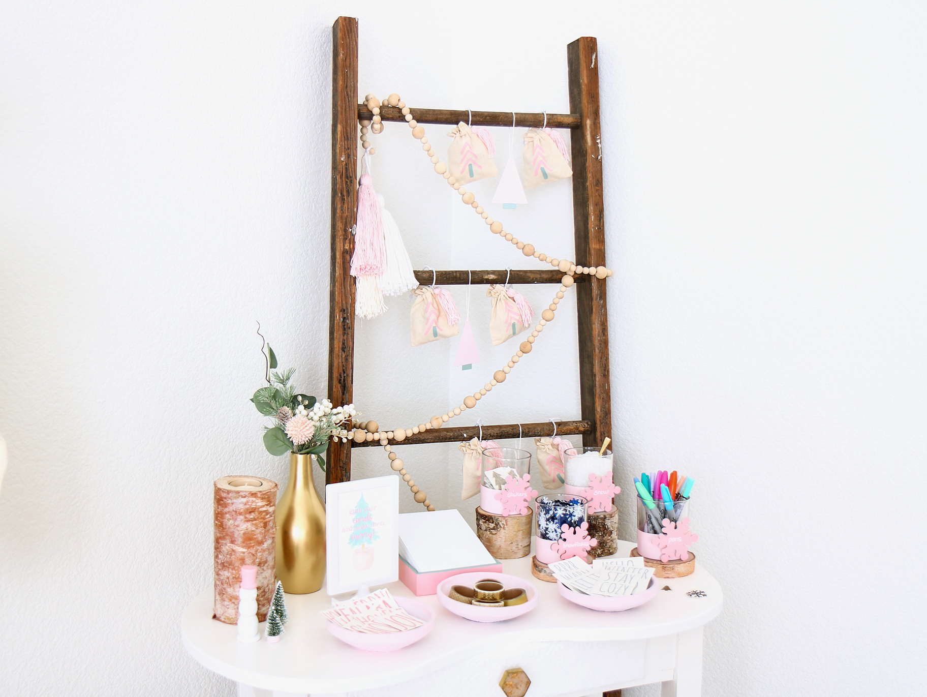 Christmas Card Writing Station | Fun365