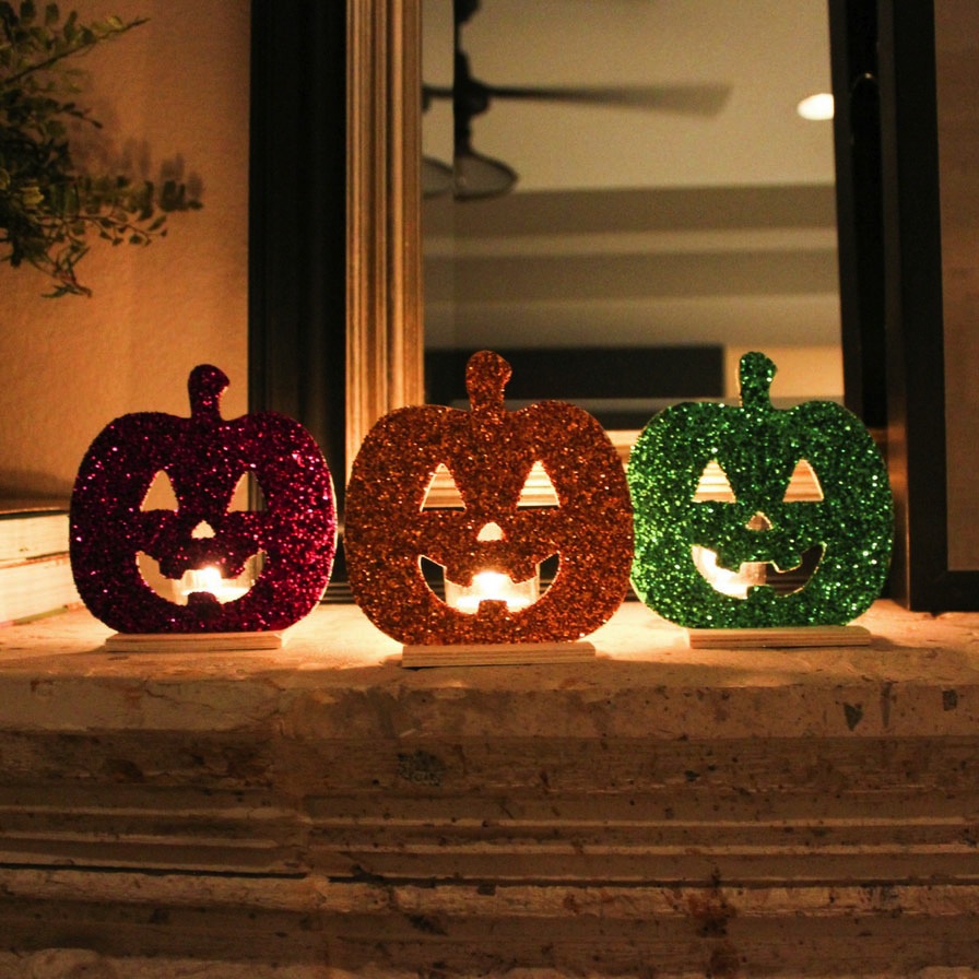 DIY Glowing Glitter Jack-O-Lanterns | Fun365