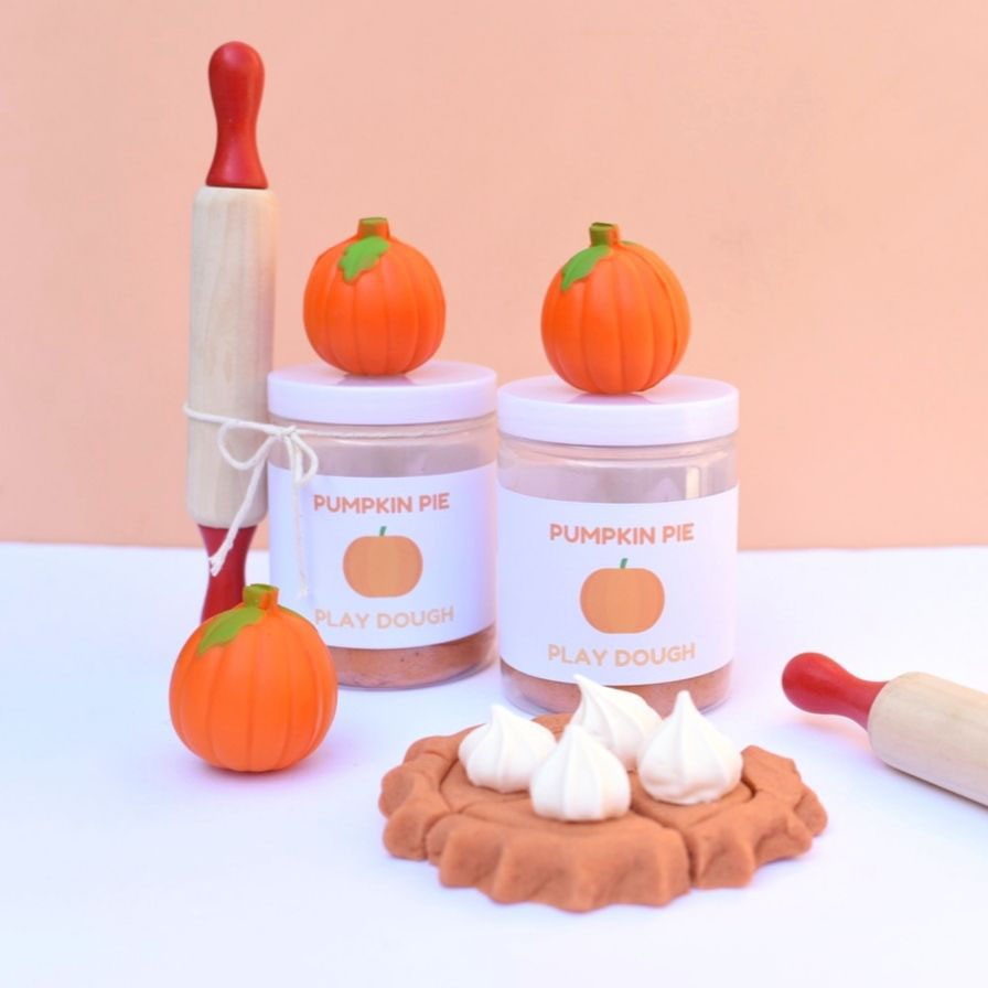 DIY Pumpkin Pie Play Dough | Fun365