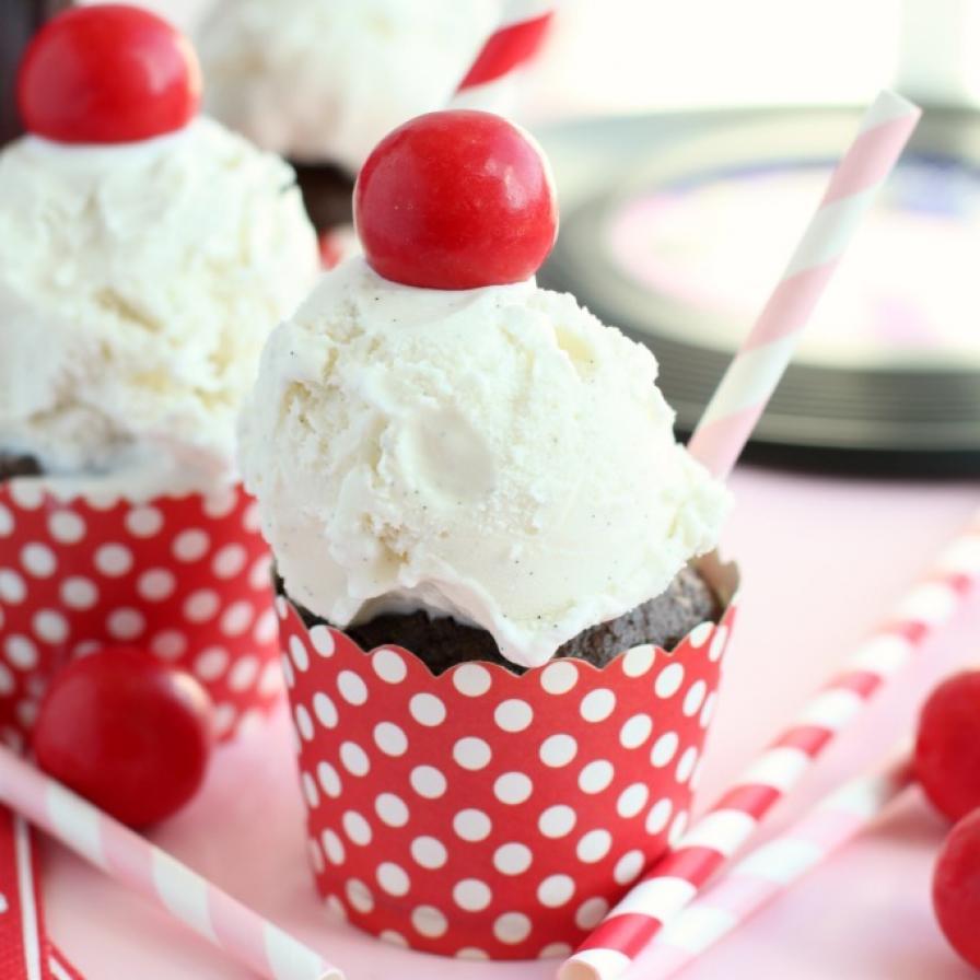 Coke Float Cupcakes | Fun365