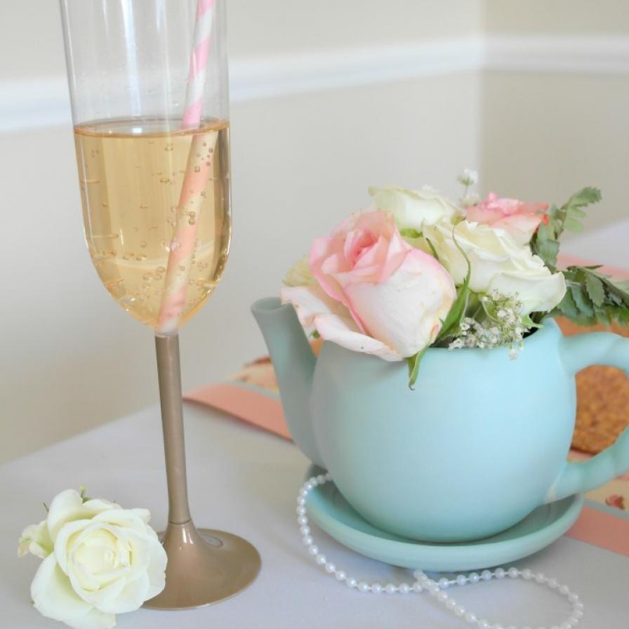 Delicious Tea Infused Champagne Cocktail Recipe | Fun365