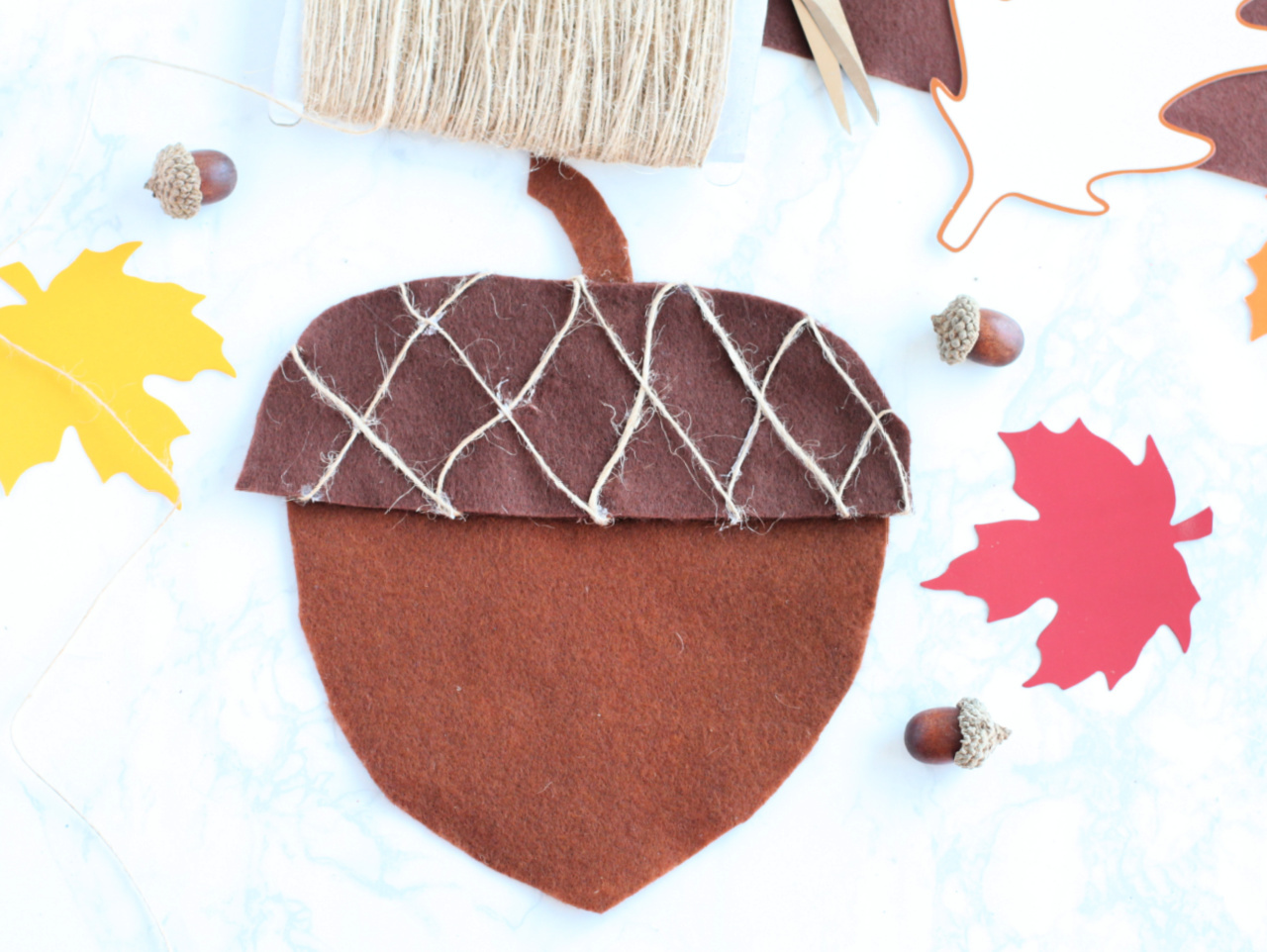 DIY Acorn Felt Placemat | Fun365