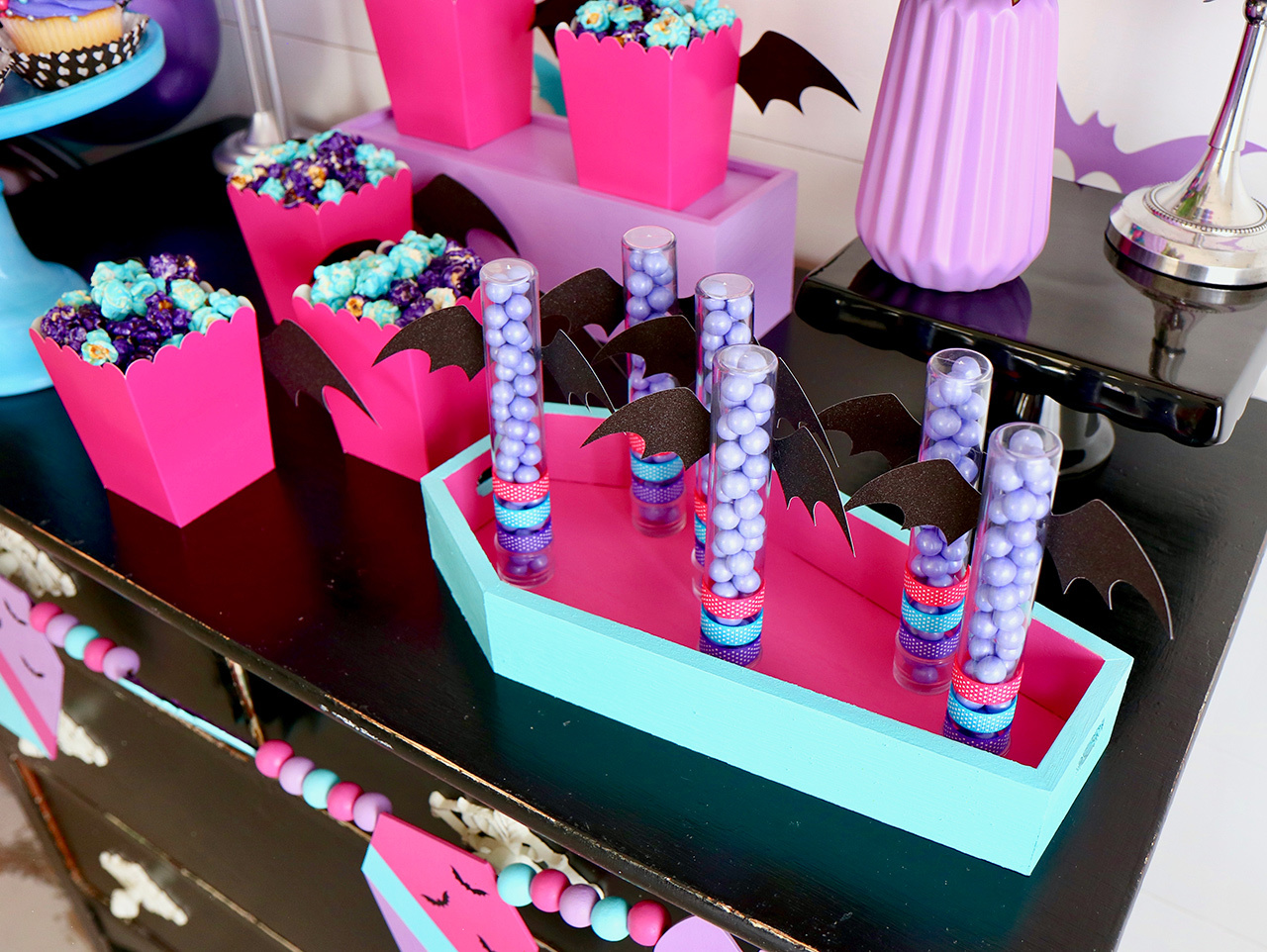 DIY Bat Candy Treat Idea | Fun365