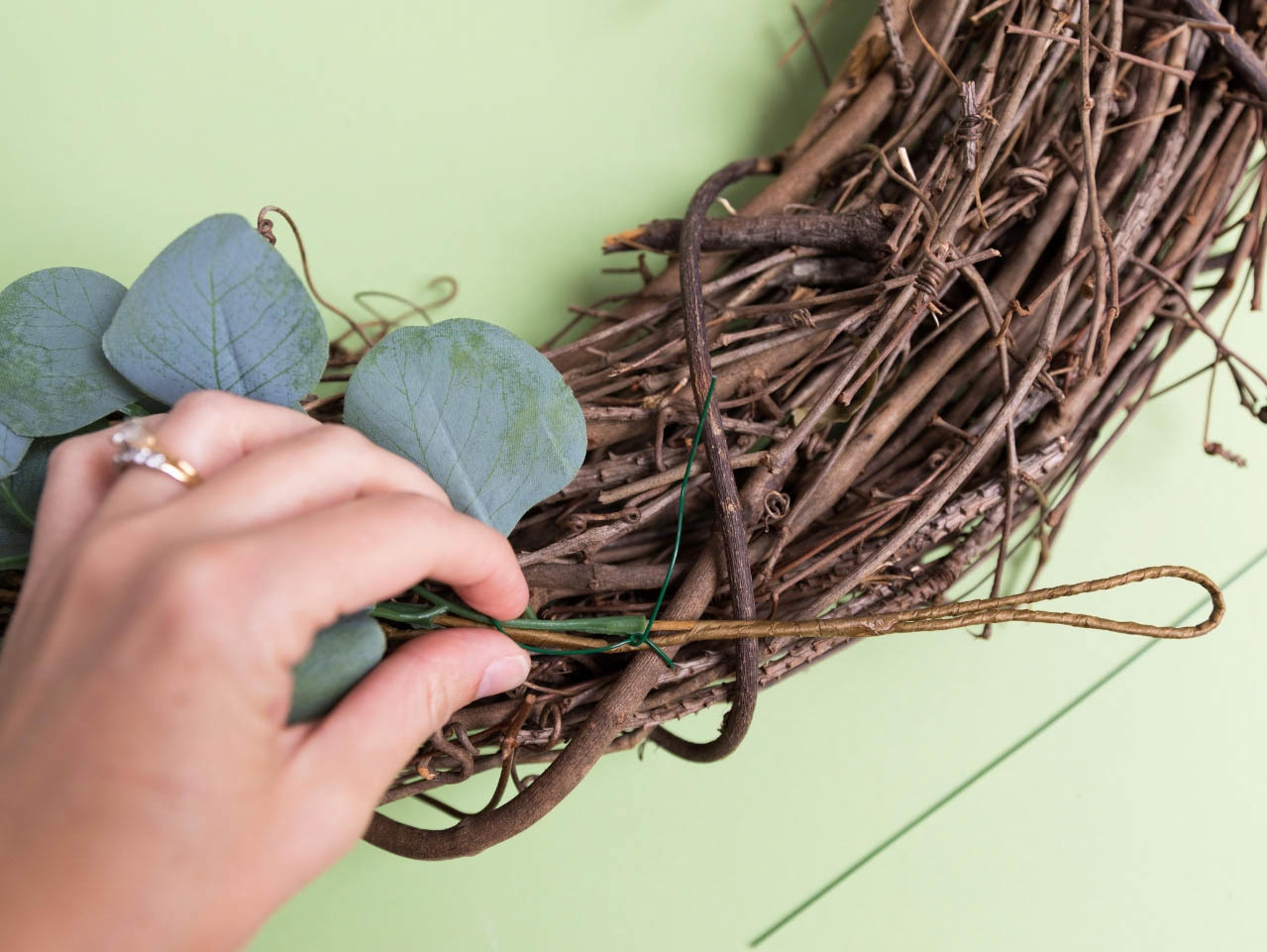 Farmhouse DIY Eucalyptus Wreath | Fun365