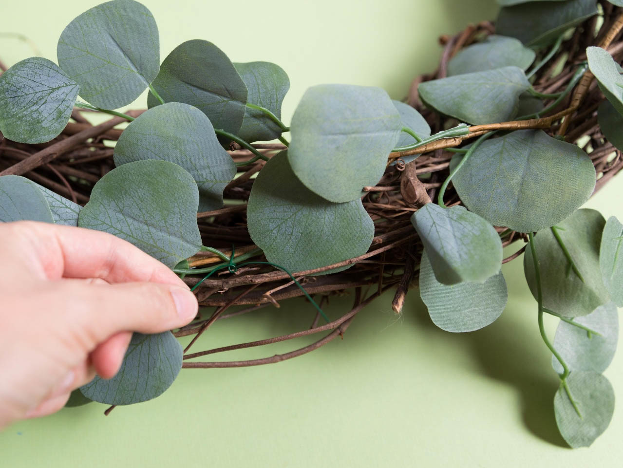 Farmhouse DIY Eucalyptus Wreath | Fun365