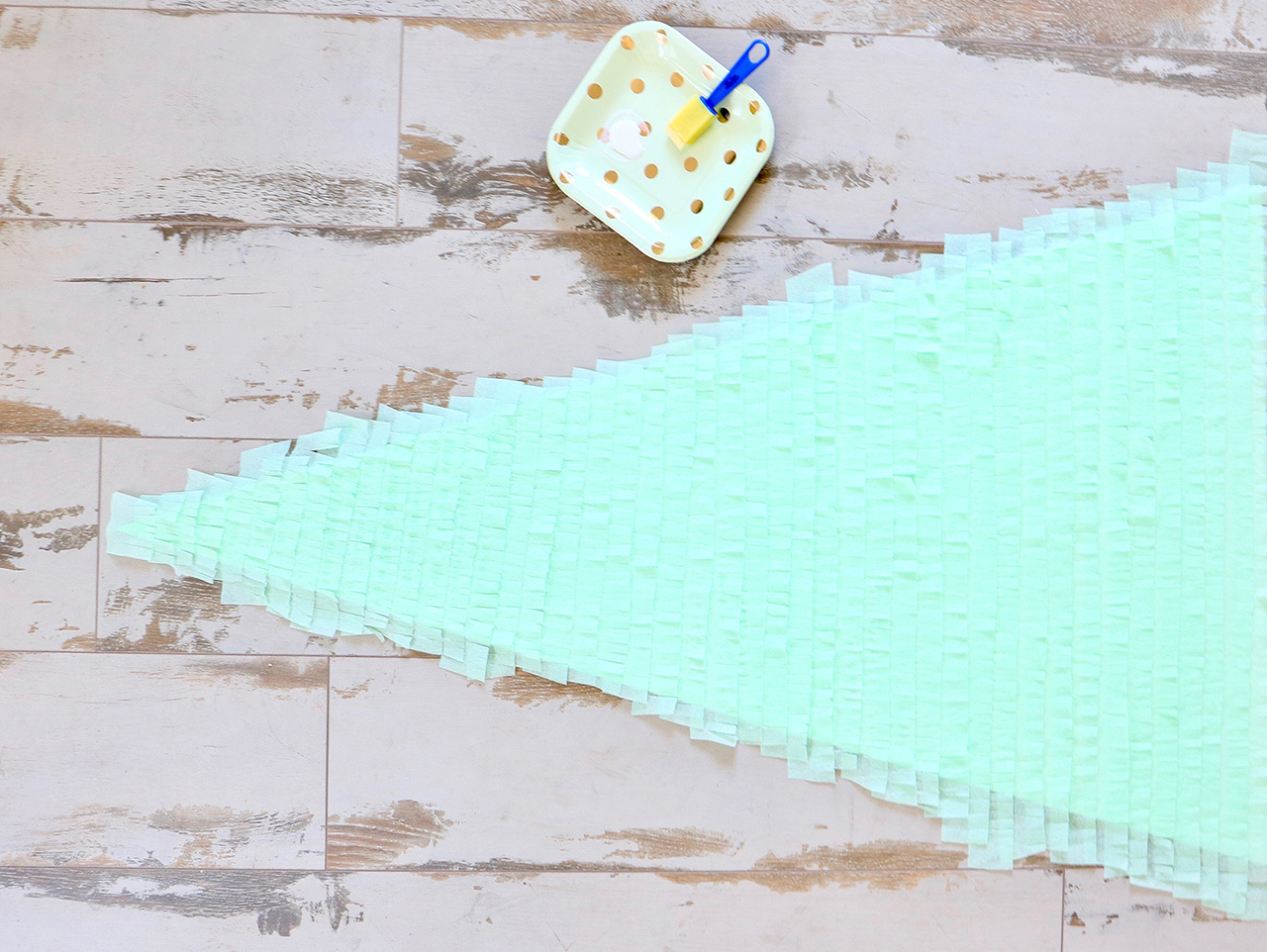 DIY Crepe Paper Christmas Tree Backdrop | Fun365