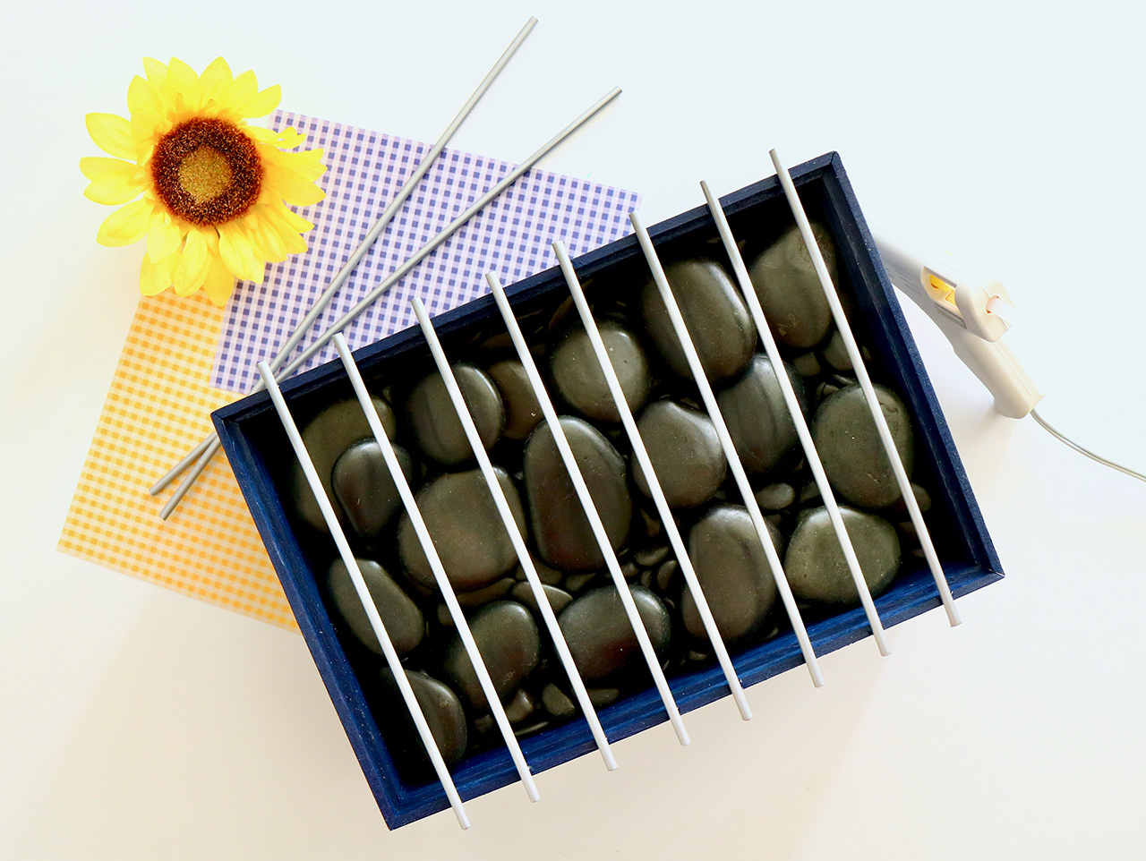 DIY "Grill" Food Servers | Fun365