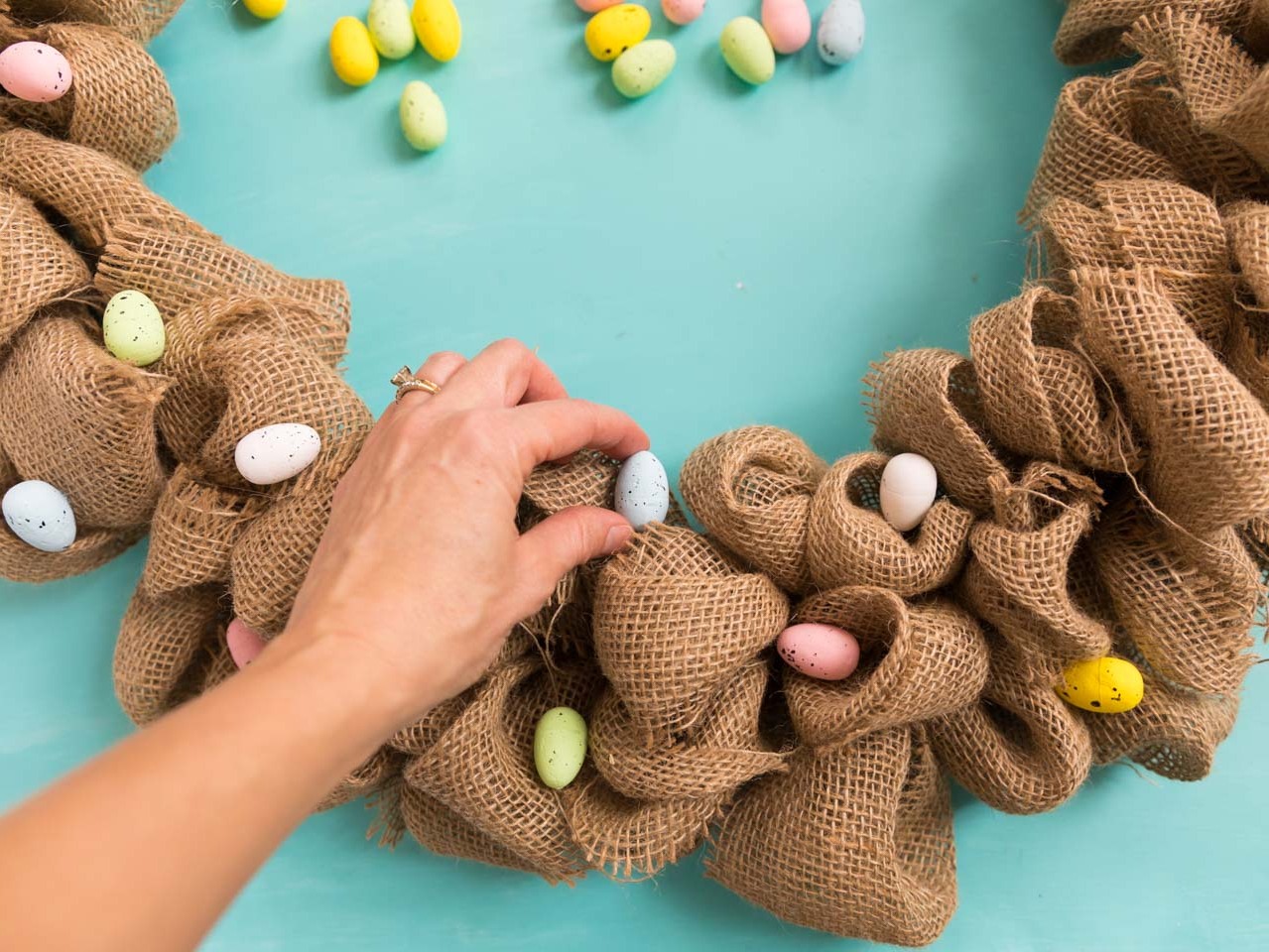 Farmhouse Easter Bunny Wreath | Fun365