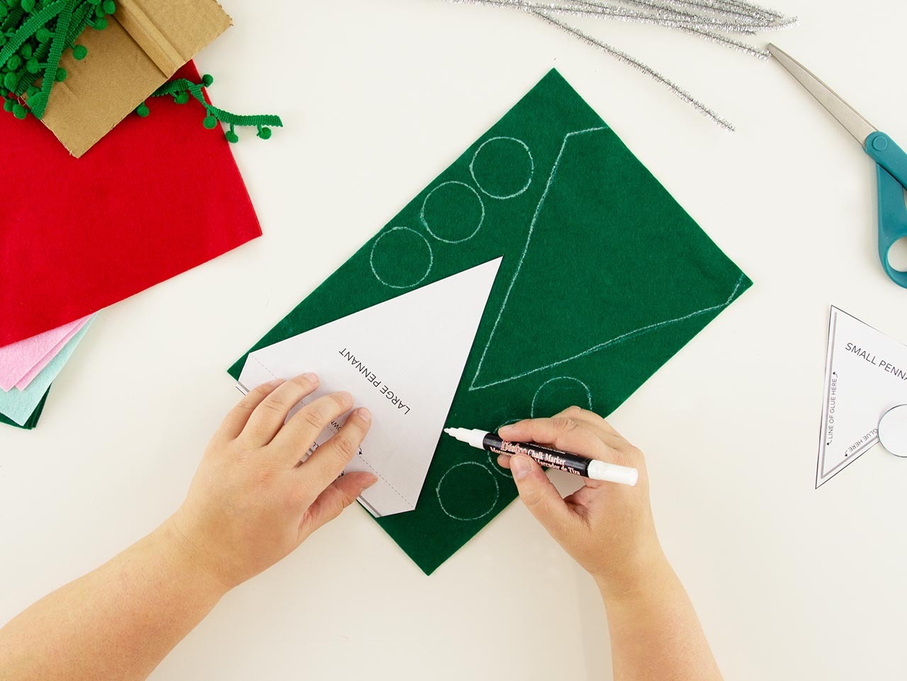 Kitschy DIY Christmas Countdown Garland | Fun365