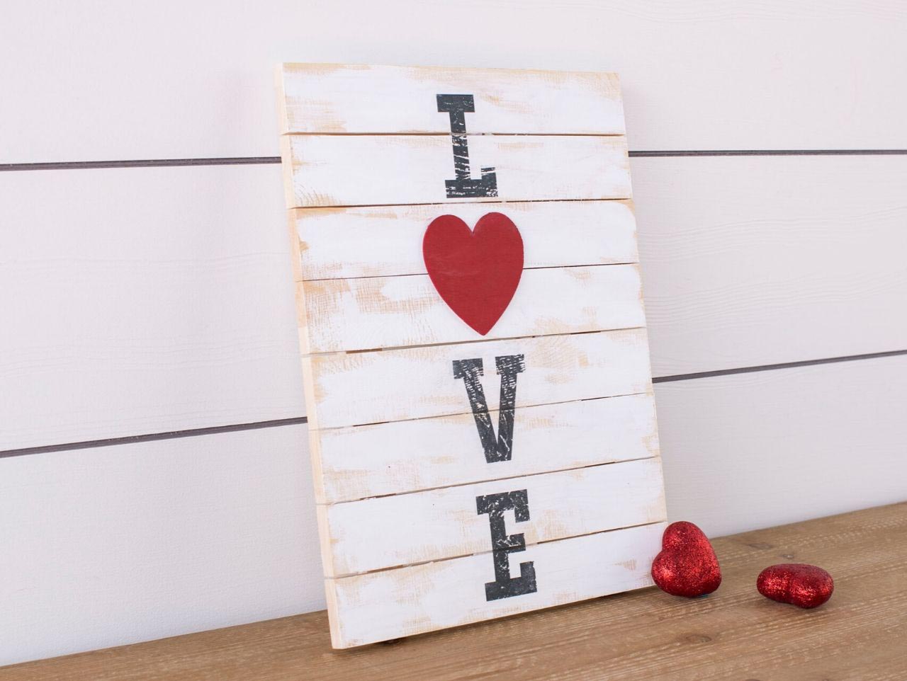 DIY LOVE Wooden Sign | Fun365