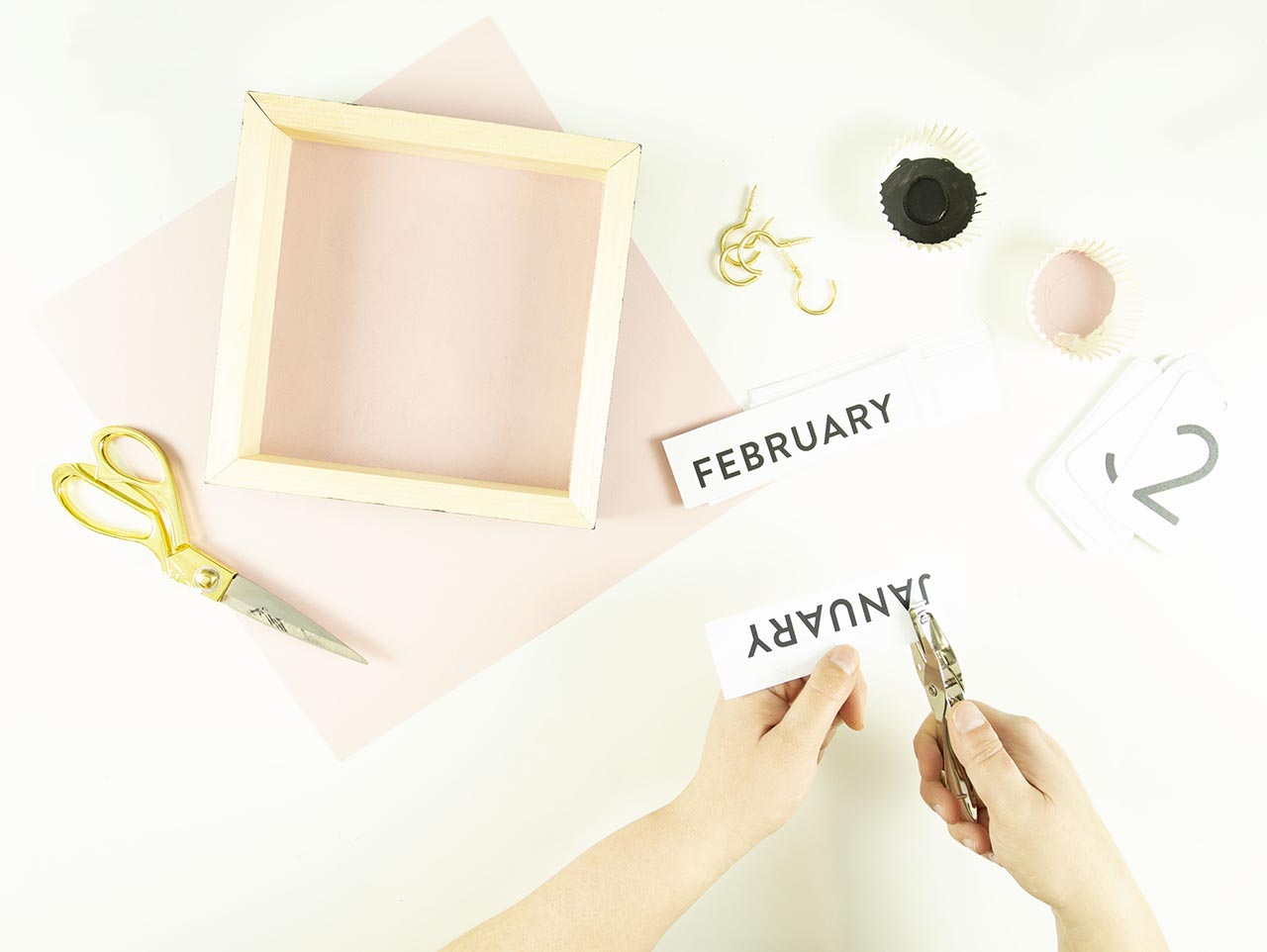DIY Modern Desk Calendar | Fun365