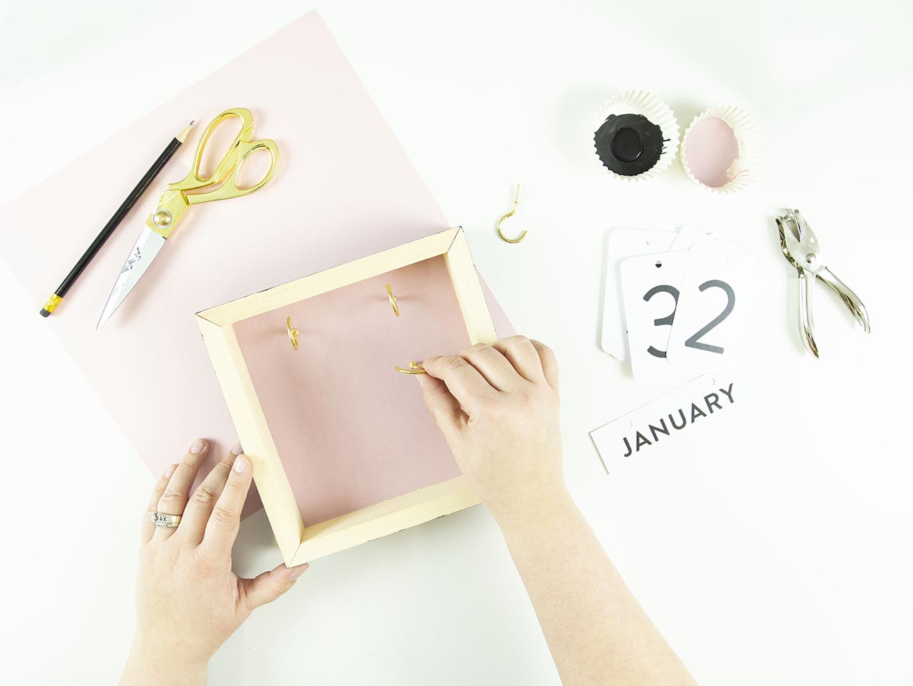 DIY Modern Desk Calendar | Fun365